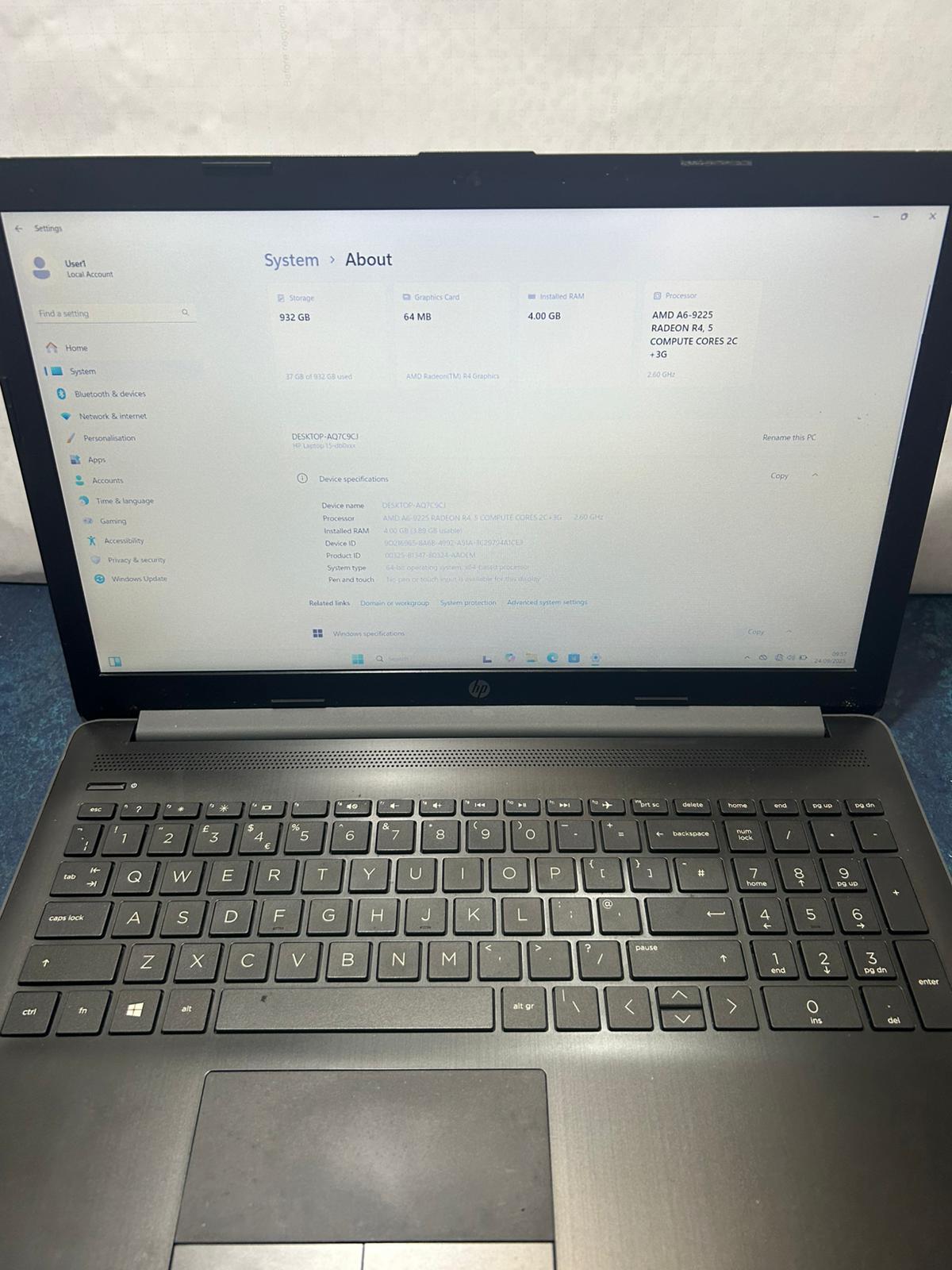 Pre-owned HP Laptop - 4GB RAM 1TB SSD Windows 11 *CRACKED CASING ...